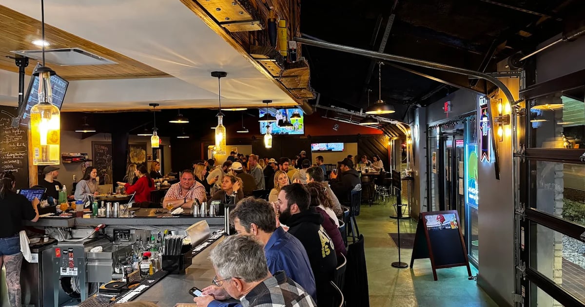 Contact - Moondog Pub & Grub; Beers • Cheers • Eats & More