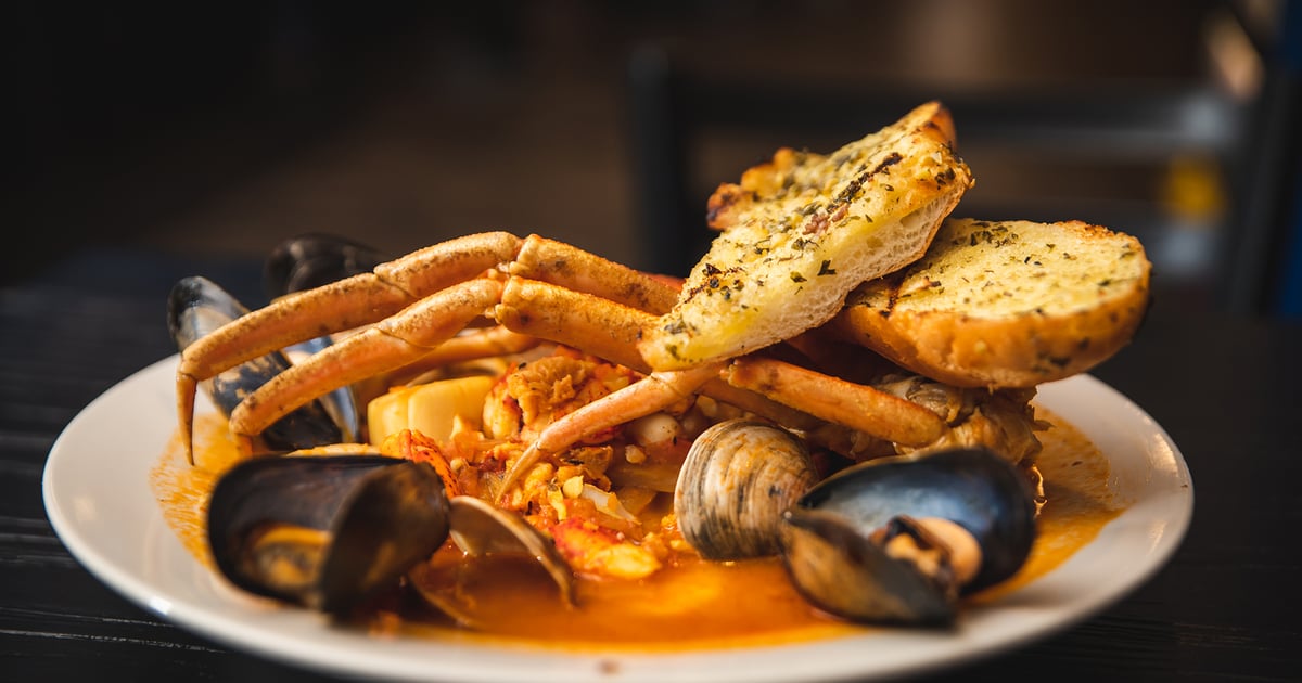 Catering - Rae Rocks Bar & Grill - Bar & Grill in Methuen, MA