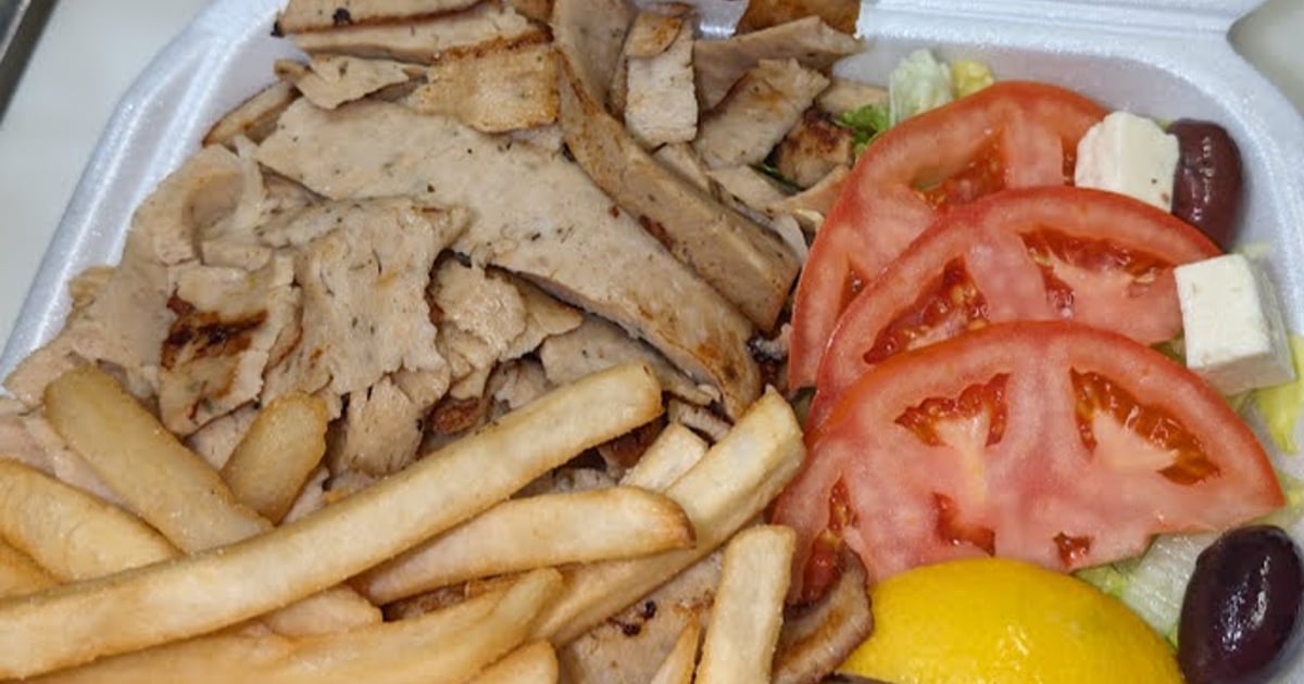 Chicken Gyros Platter - Johnny's Beef & Gyros | Gyros, Burgers ...