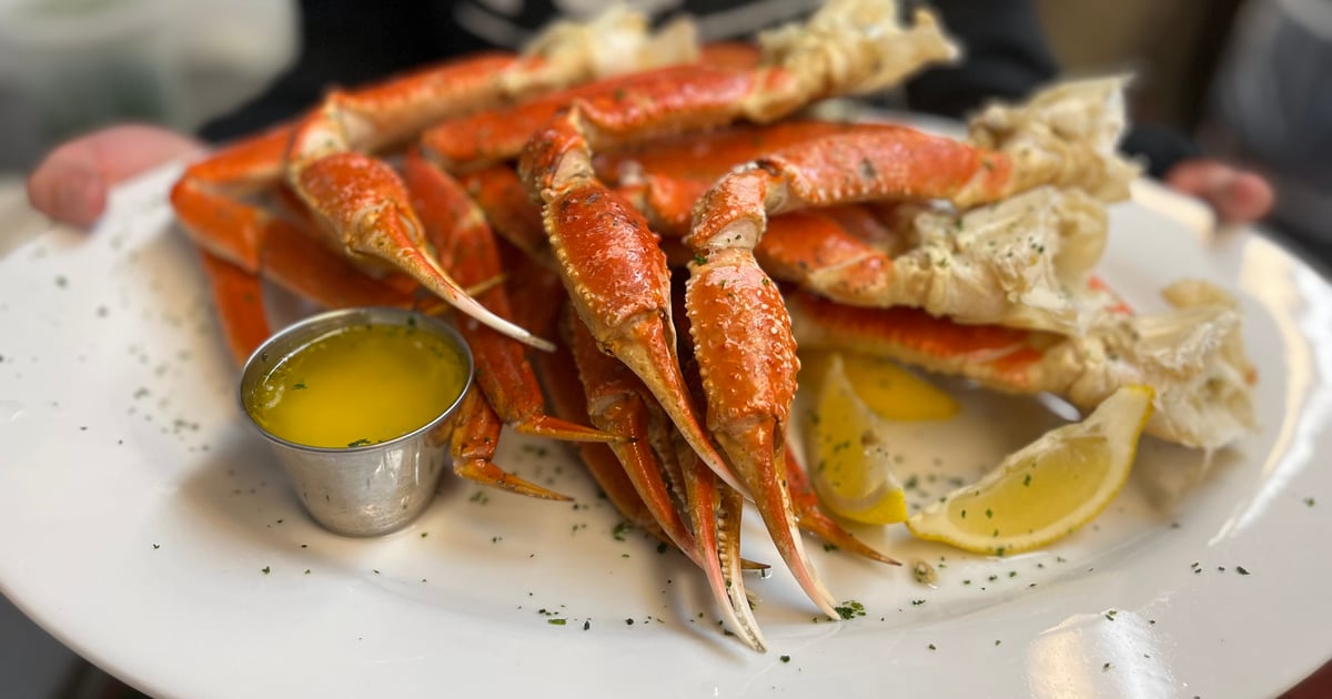 Snow Crab Legs - Popei's Clam Bar - Seafood Restaurant in Coram, NY