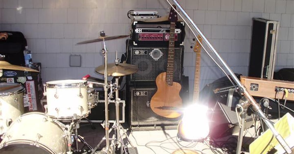 Live Music Calendar - Popei's Clam Bar - Seafood Restaurant in Coram, NY