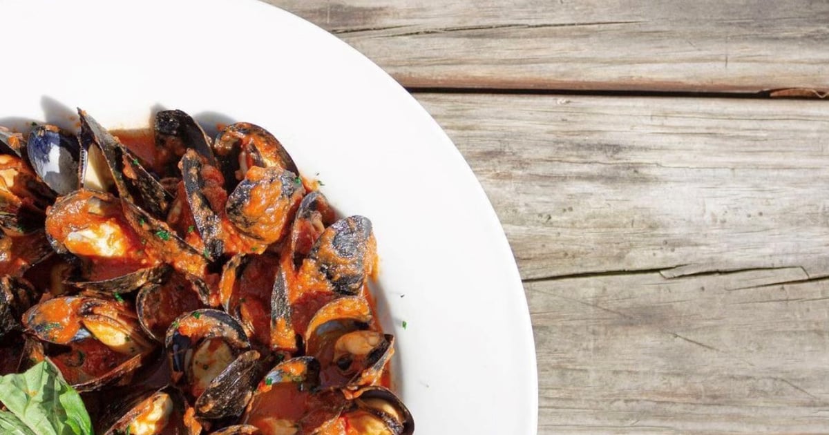 Popei's Clam Bar - Seafood Restaurant in Coram, NY