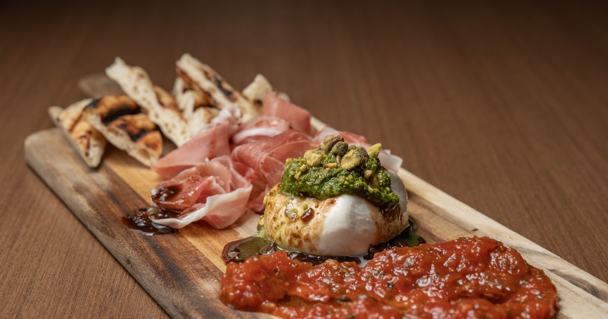 Wareham Tap Gallery - Towne Tavern - American Restaurant in MA