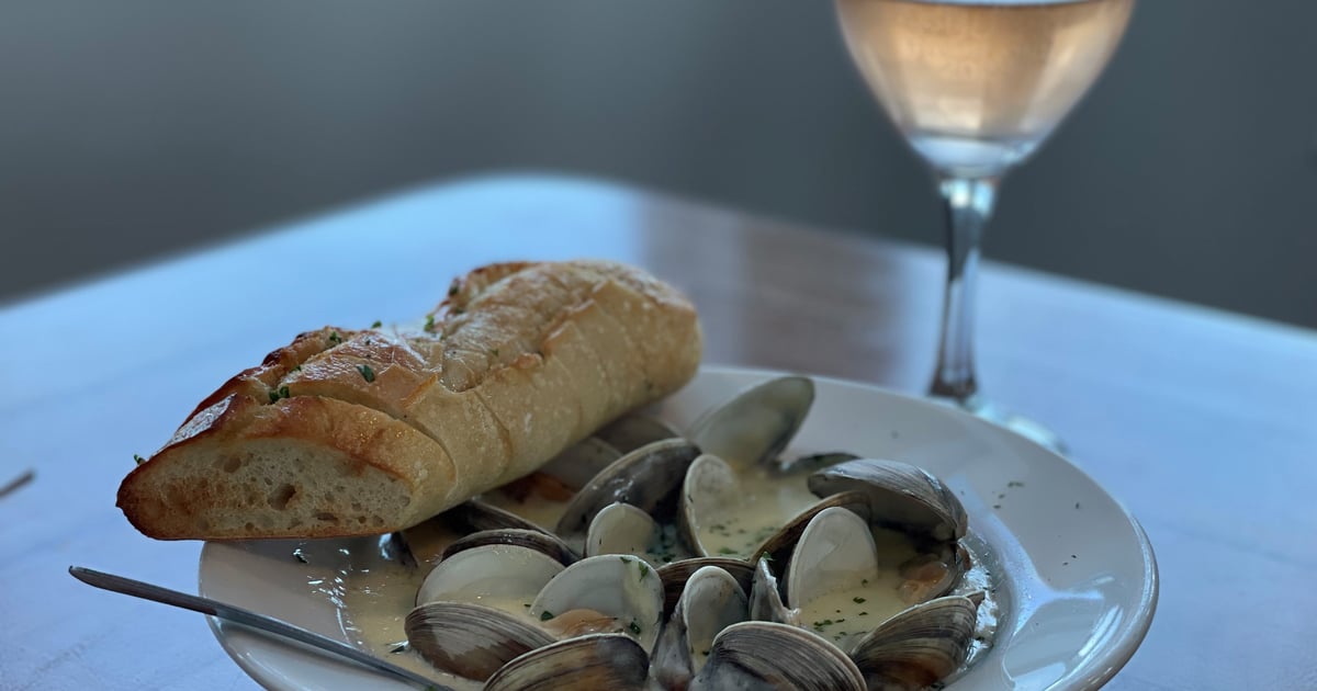 Steamed Little Neck Clams - Menu - Seafood Restaurant in Southport, NC