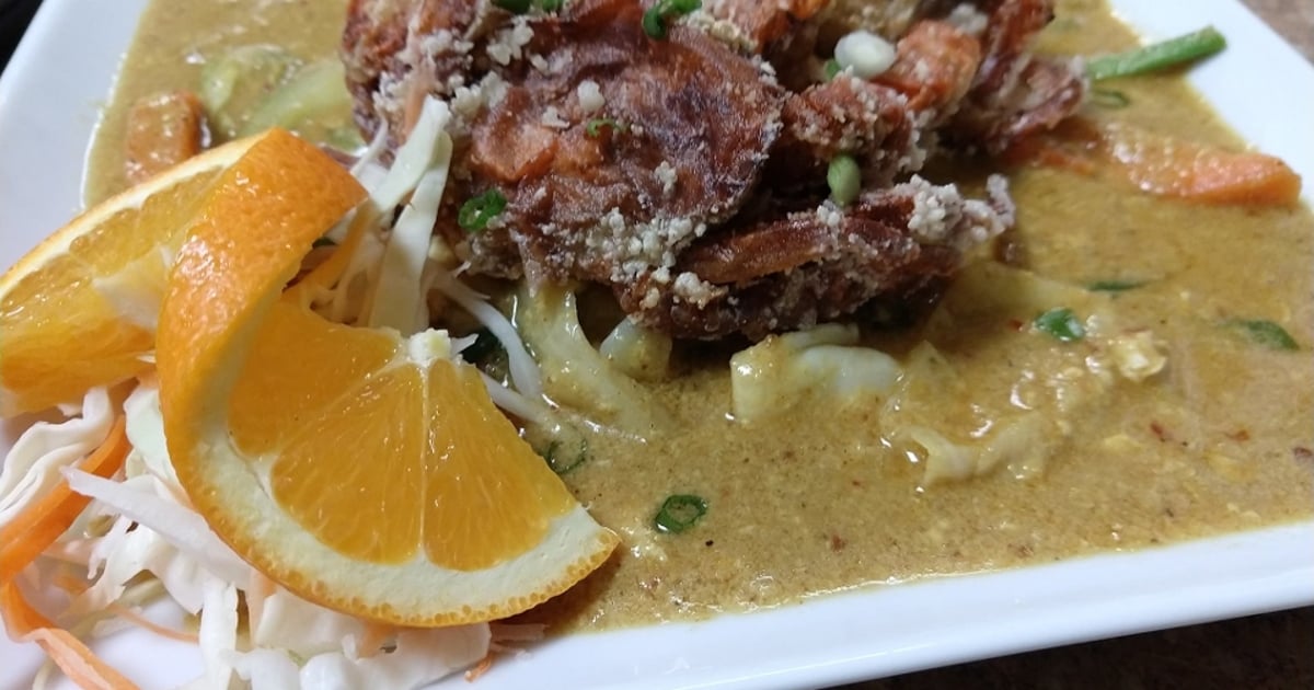 CF9. Golden Soft Shell Crabs with Pong Karee - Thai Zaap Group