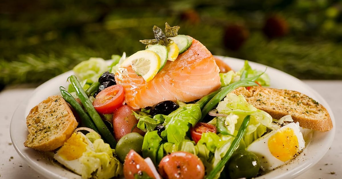 Nicoise Salad - Urth Caffé - European-style café