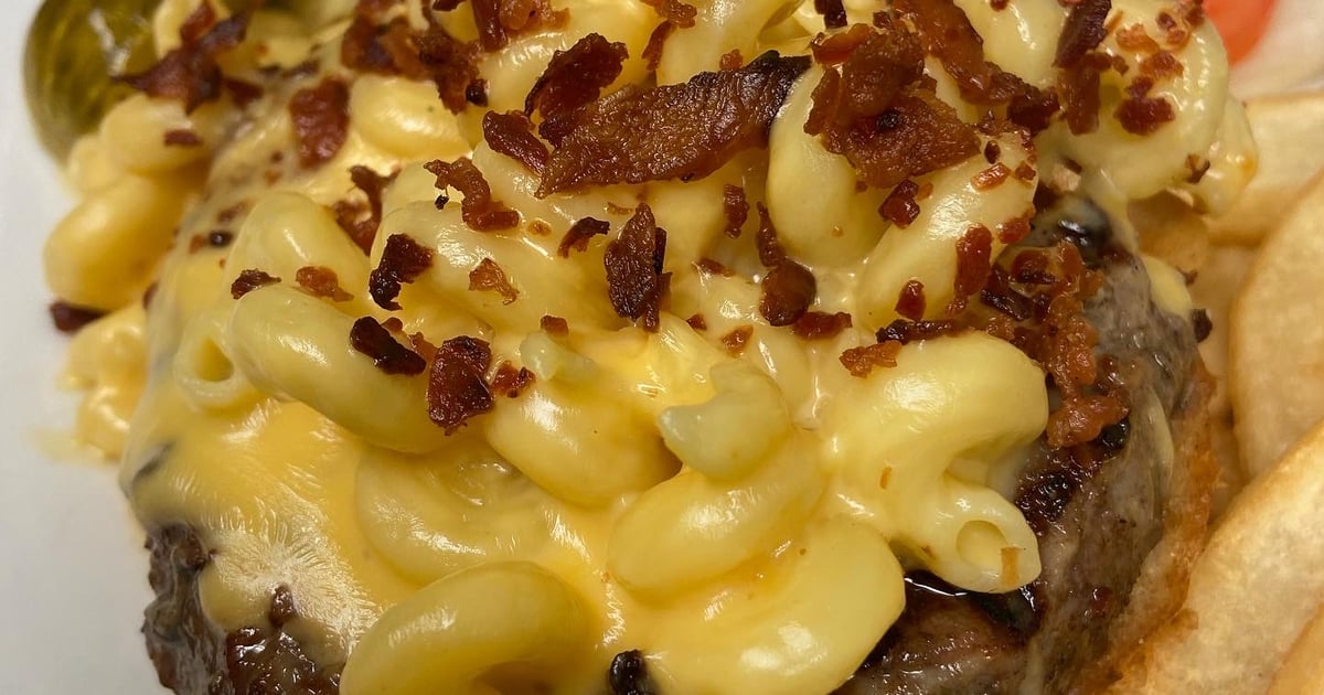 *Mac 'n' Cheese Burger - The Spare Rib - Barbecue Restaurant in Commack, NY