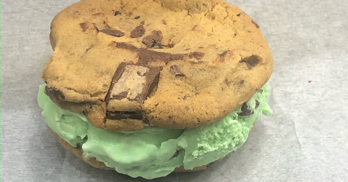 Contact - Frozen Rooster - Chicken Wings Restaurant