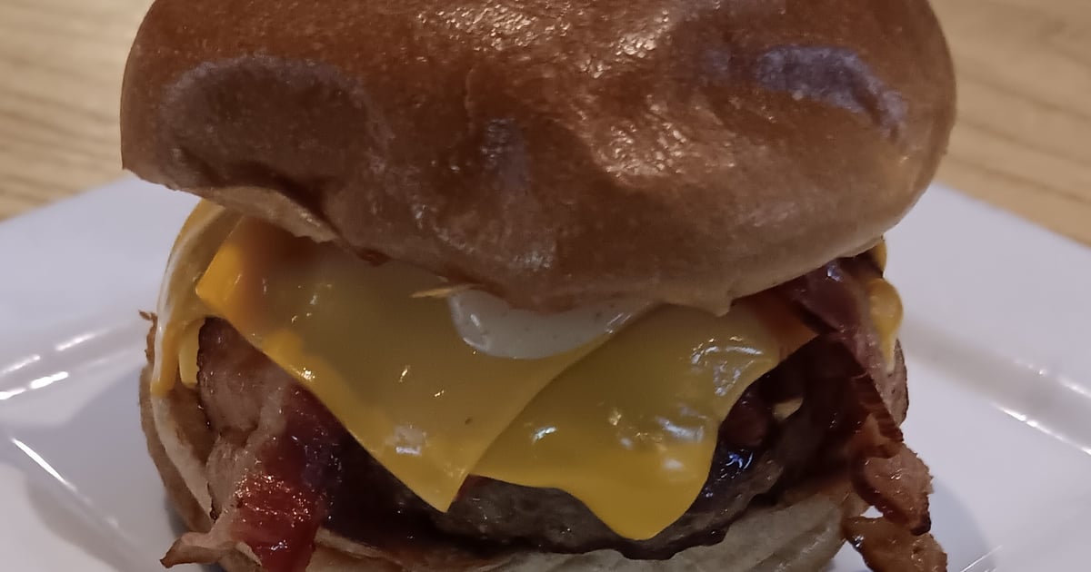 Arooga's Burger - Arooga's | Sports Bar and Grill | Award Winning Wings ...