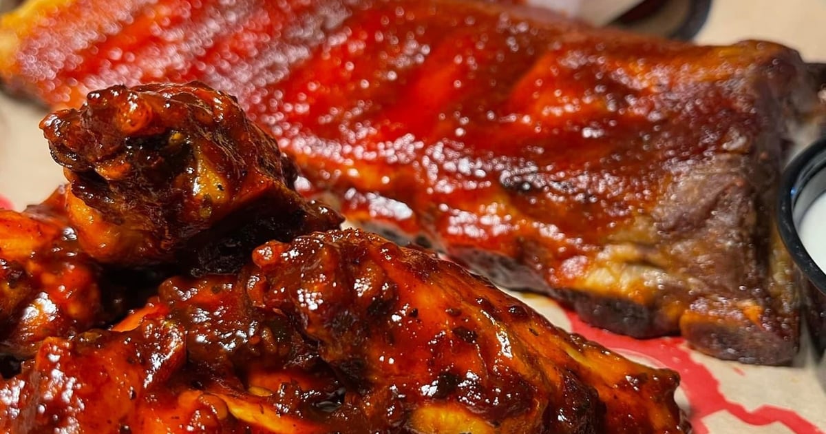 Ribs & Wings - Arooga's | Sports Bar and Grill | Award Winning Wings ...