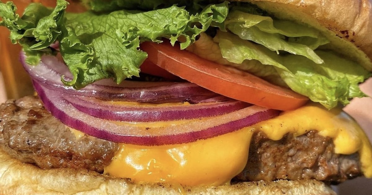 Black Angus Cheeseburger - Arooga's | Sports Bar and Grill | Award ...