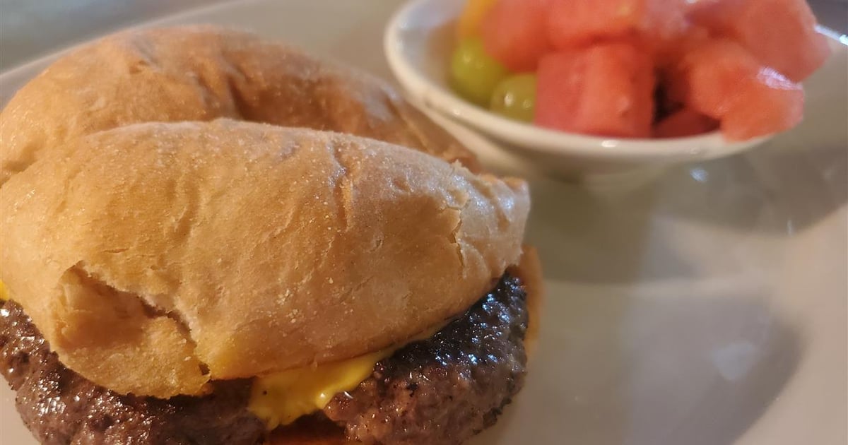 Kids Cheeseburger - Kids Menu - Pop's Comfort Kitchen - Family Style ...