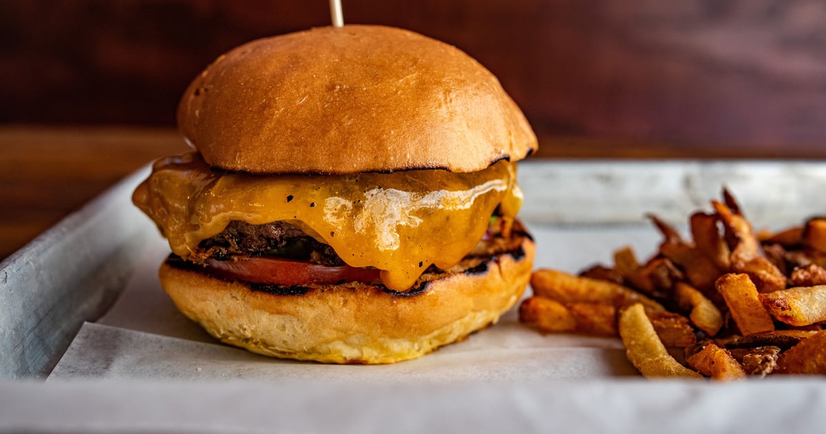 Classic Burger - Nora's Public House