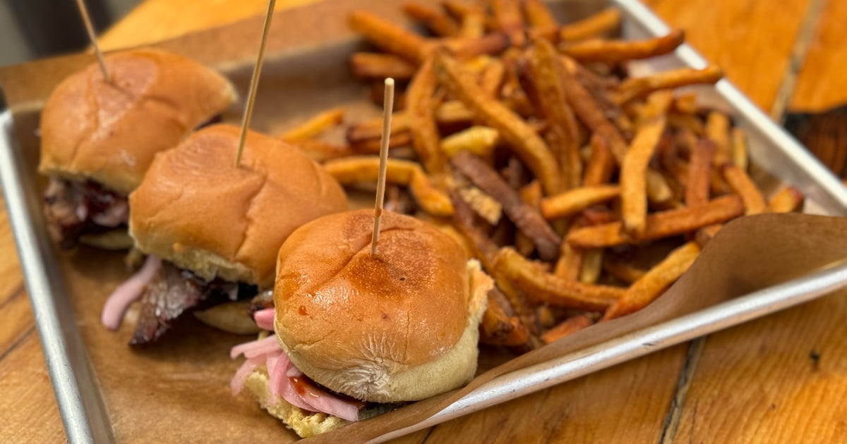 Brisket Sliders - Old Crow - Bar & BBQ Restaurant in Wrigleyville