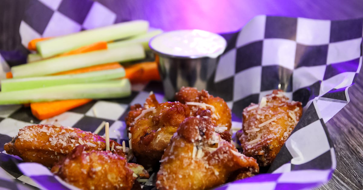 12 Flappy Wings - Food - Flappy's Pizza Co. - American Restaurant in ...