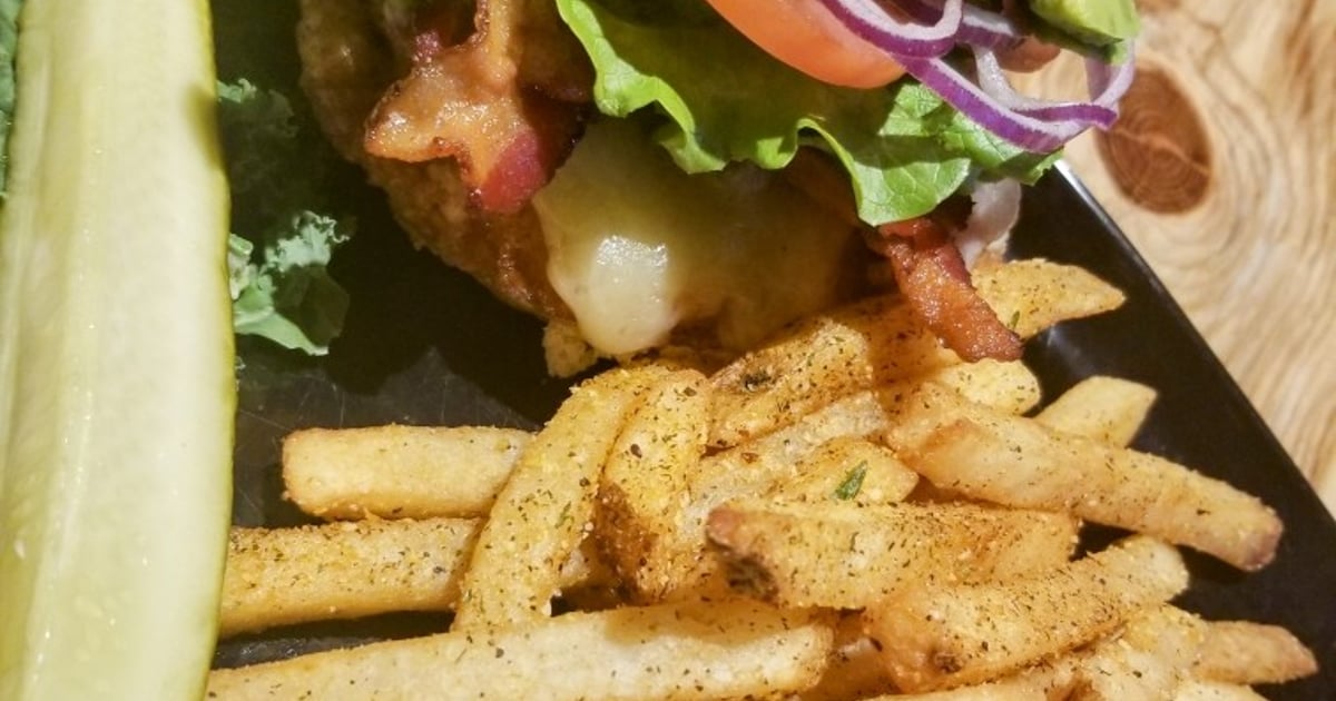 Crispy Chicken Cali Club - Bedford Food Menu - Lizardville Beer Store ...