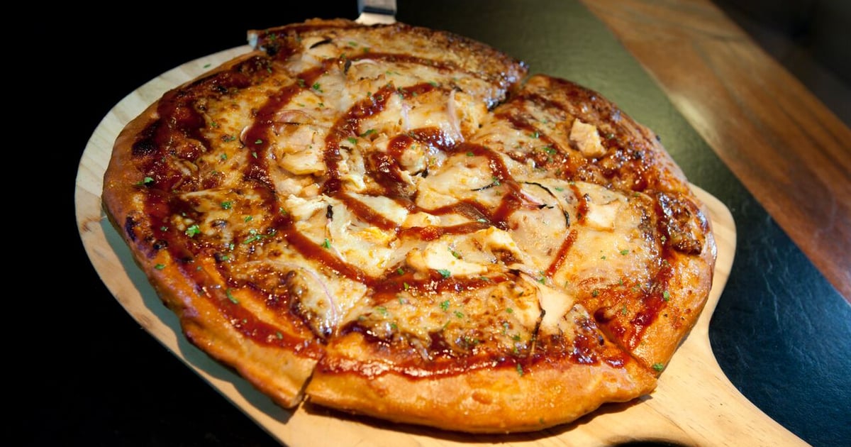 BBQ Chicken Pizza - Lunch & Dinner Menu - Deano's Grill & Tapworks ...