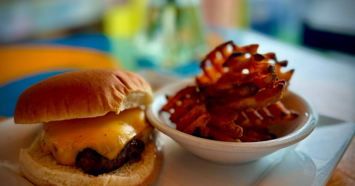 Kid's Cheese Burger - Lou Lou Food & Drink