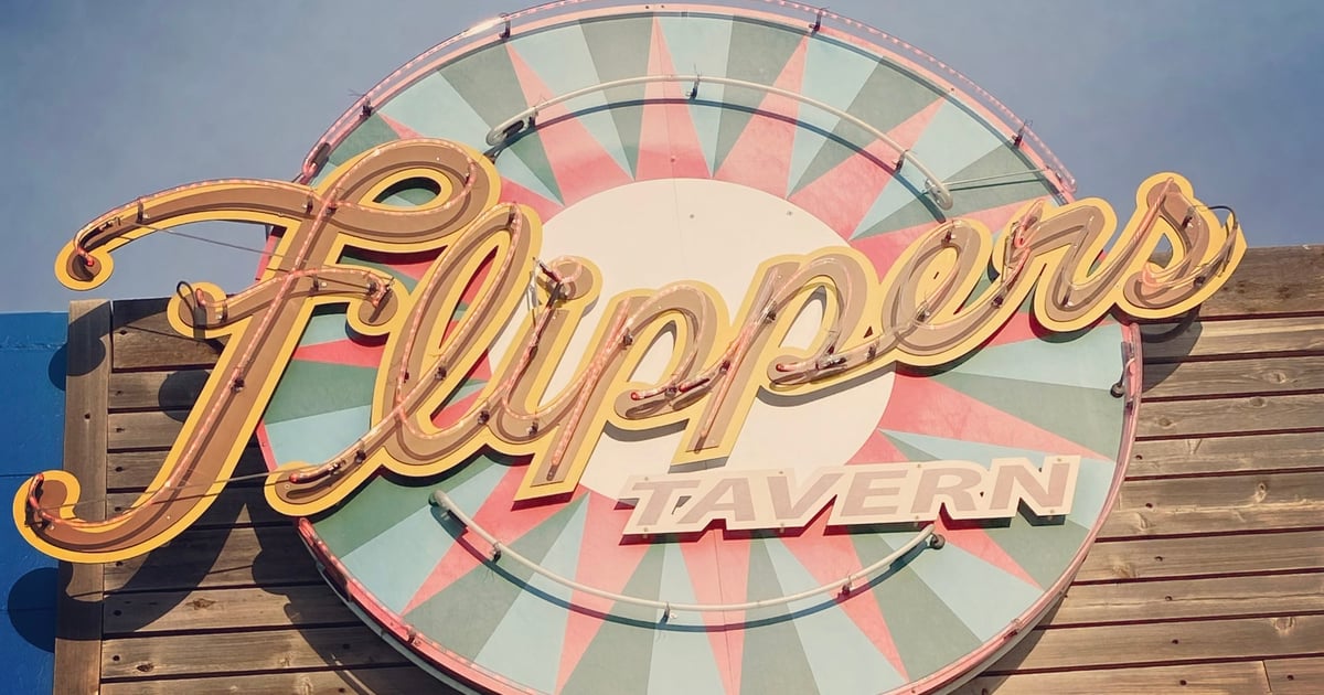 Home - Flippers Tavern - Hot Dog Restaurant in Lubbock, TX