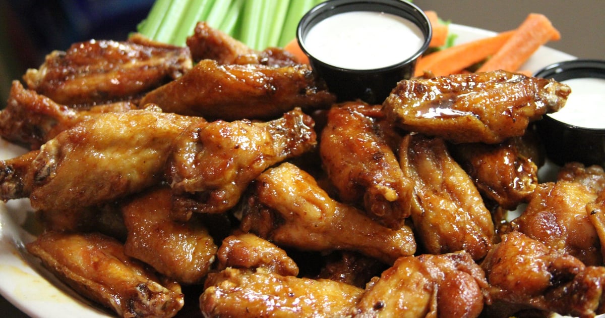 50 Wings - Tailgators Pub & Grill