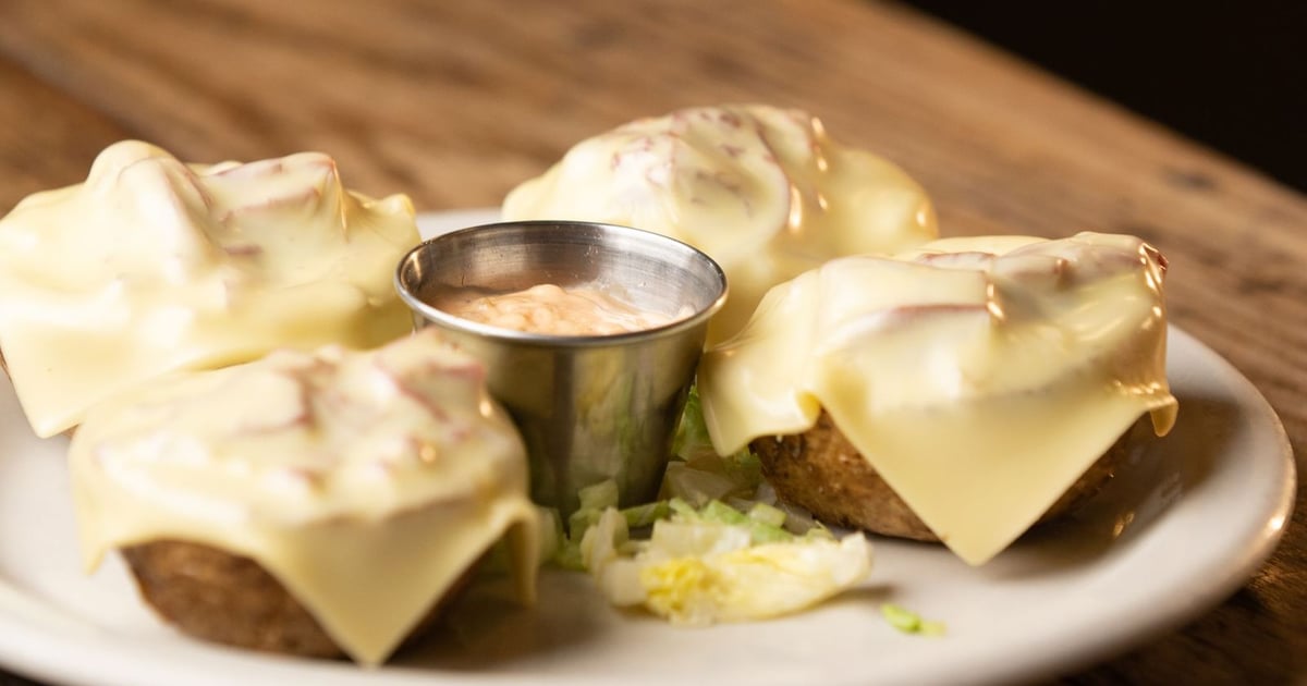 Deluxe Pots of Gold - Nine Irish Brothers Traditional Irish Pub