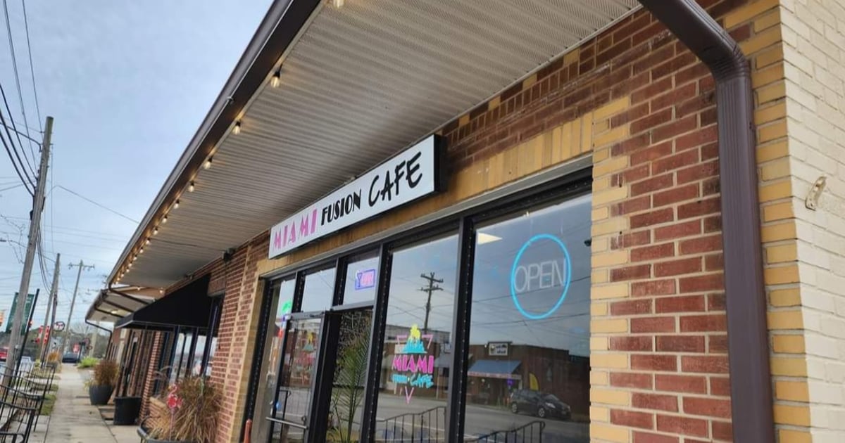 Lowell - Miami Fusion Café - Cuban Restaurant