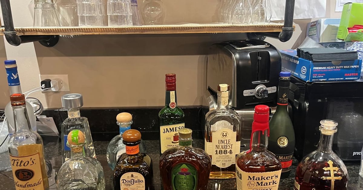 Adult Beverages - Sip & Savor - Coffee Shop in IL