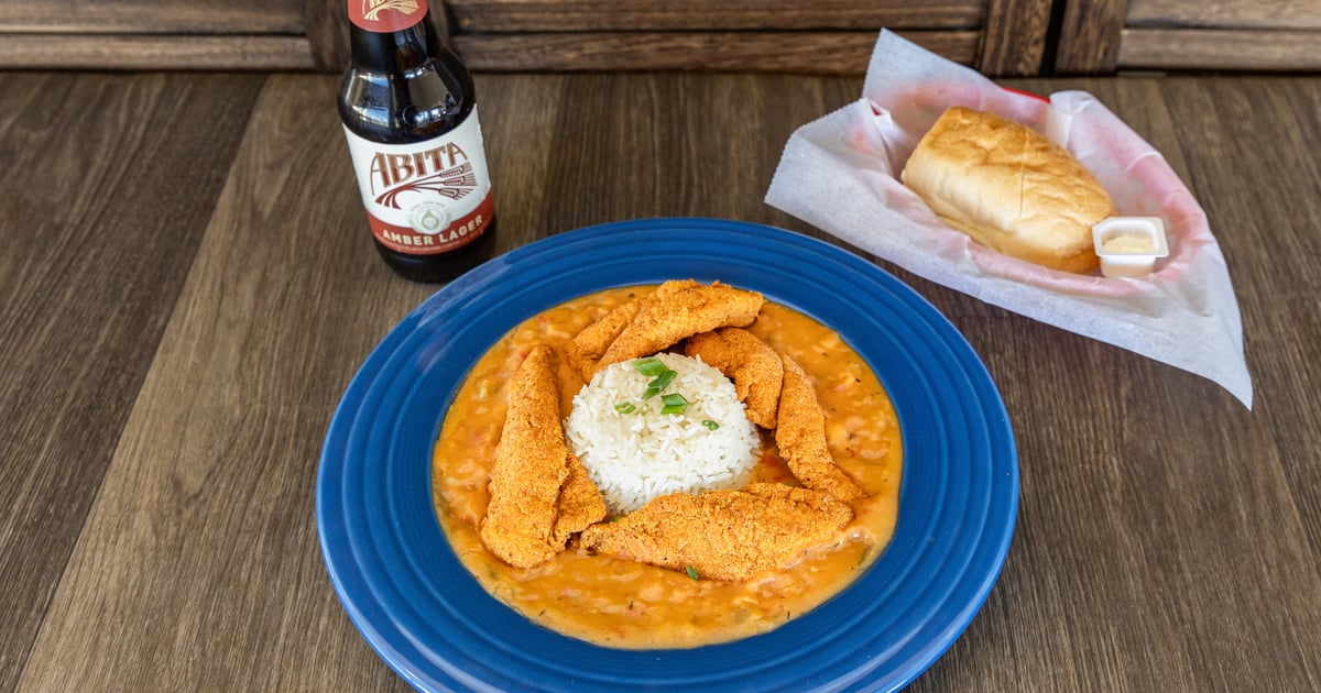 Dee's Fried Catfish Etouffee - Dee's Hangout - Restaurant in Panama ...