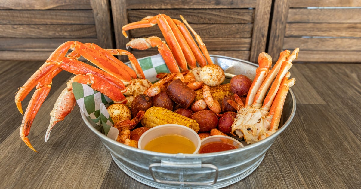 Dee's Steam Pots - Dee's Hangout - Restaurant in Panama City Beach, FL