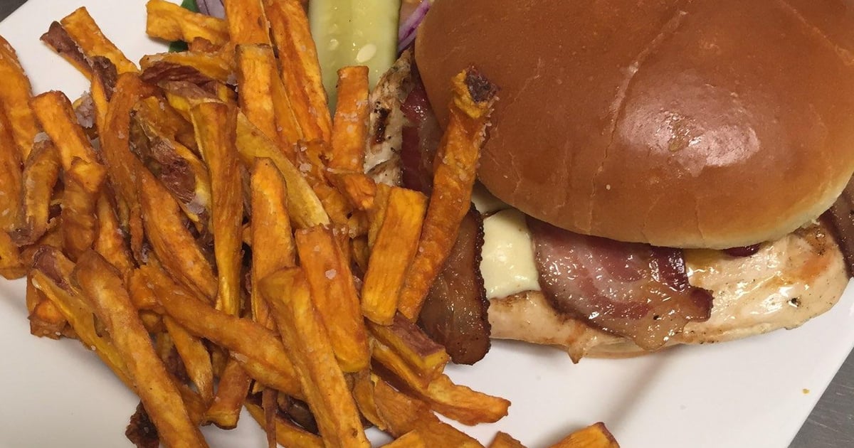 moe betta' grilled chicken - lunch tavern - Moe's Restaurant - Tavern ...