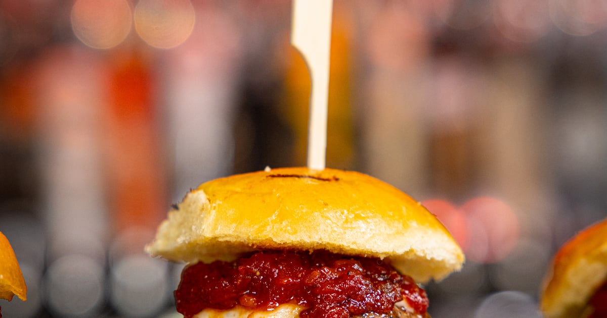 hh beef sliders - Happy Hour Food - Mad Chef Kitchen & Bar - American ...