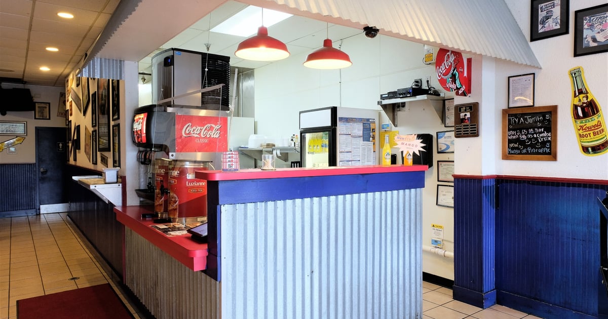 Gallery - US Cafe - Burgers & Wings Restaurant in Smyrna & Atlanta