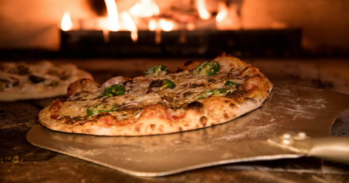 Home - Delia's Pizzeria & Grill