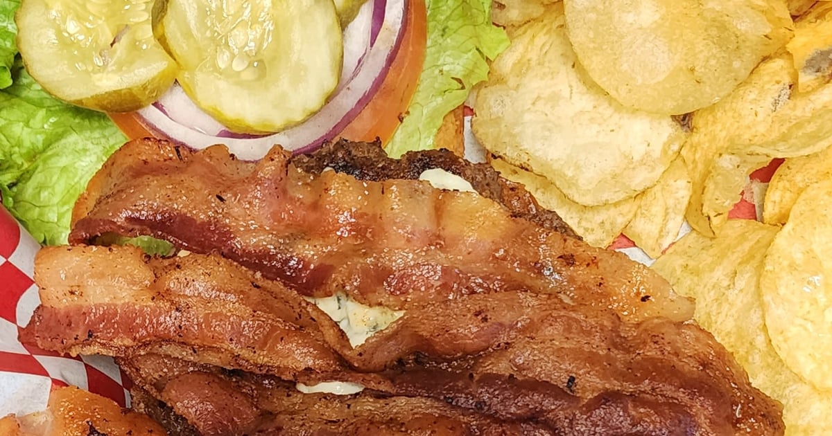 BLACK N BLUE BACON BURGER - WYATT'S FUSIONS & SPECIALITY CLASSICS ...