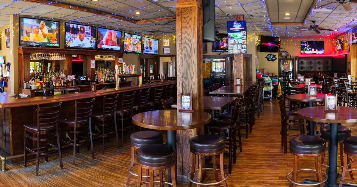 Home - The Piggery Restaurant and Rooftop - Bar & Grill in Chicago, IL