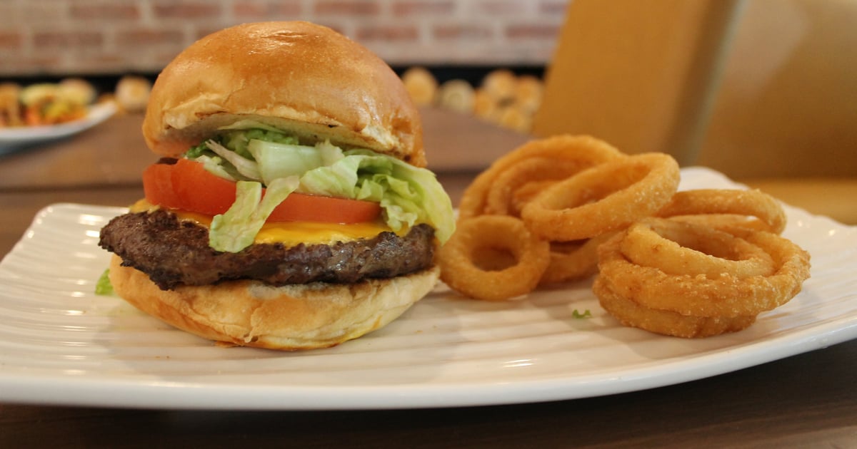 Angus Cheeseburger - Mamma Mia's Restaurants
