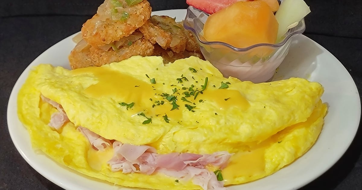 Classic Ham & Cheese Omelette - McGuire's Irish Pub
