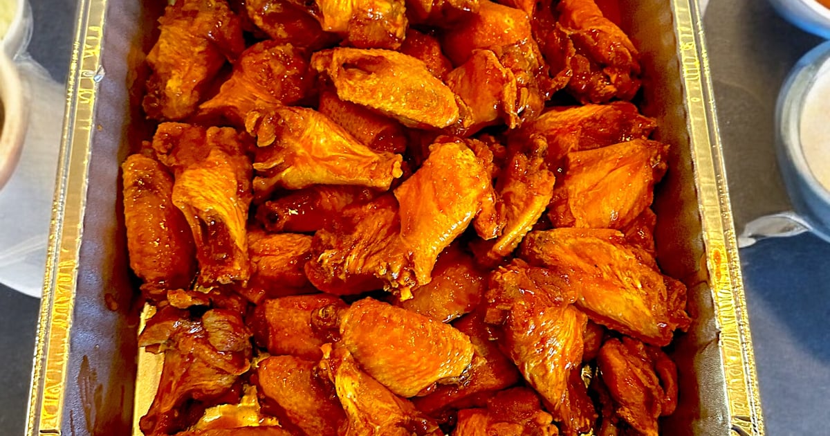 50 wings - Tom Kelly's - New Lenox Il