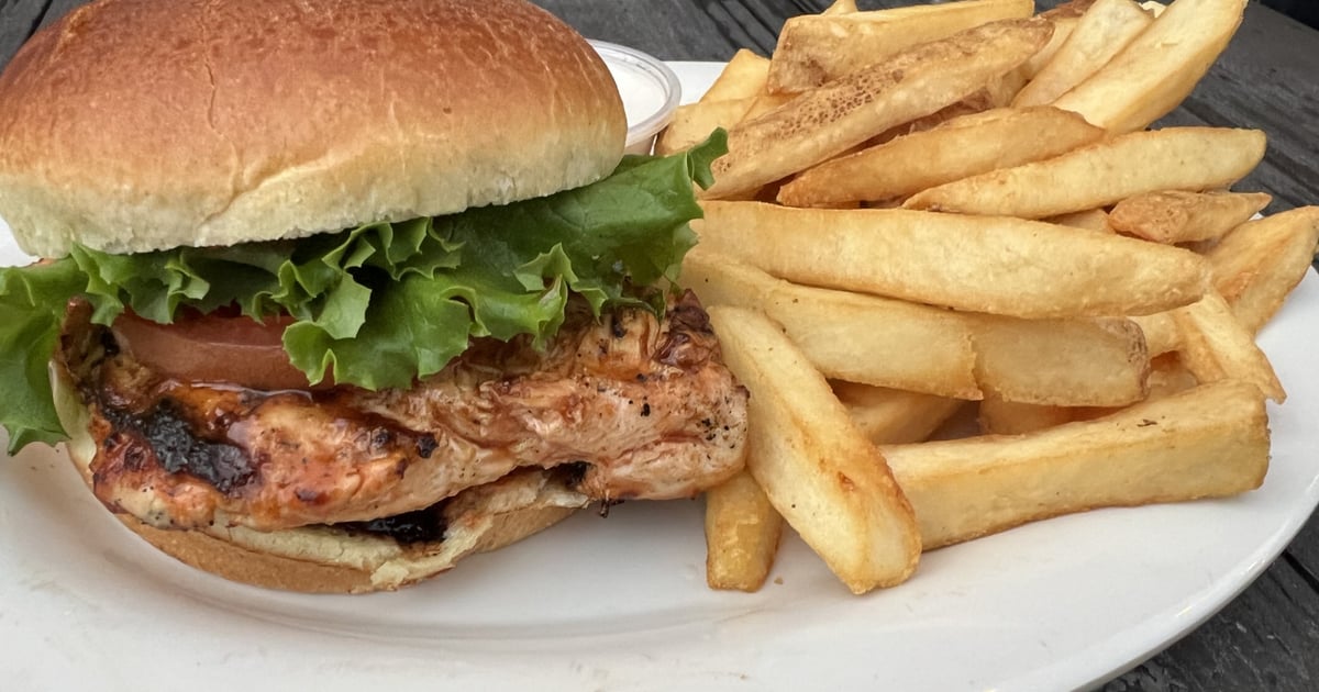 Buffalo Chicken - Winking Lizard Tavern