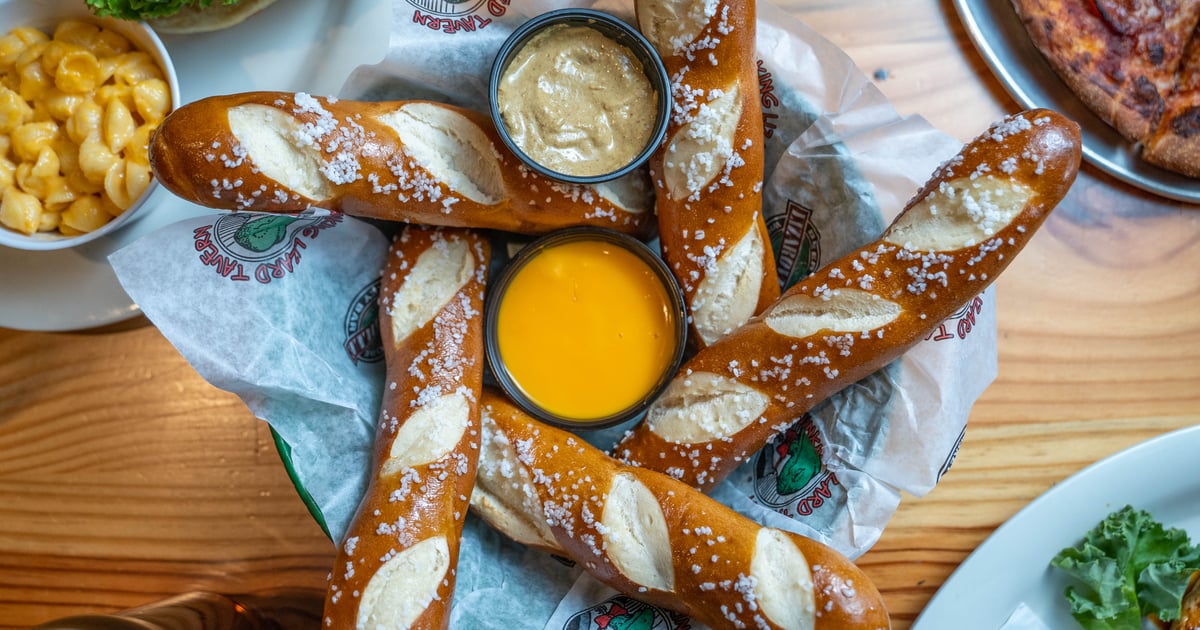 Menus - Winking Lizard Tavern