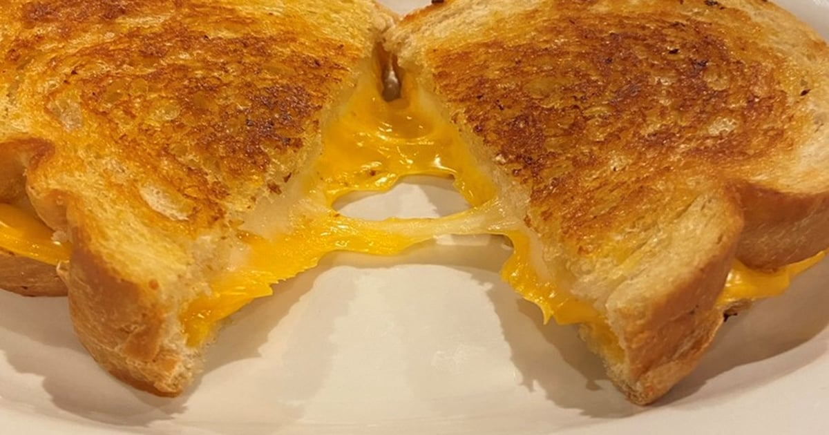 Grilled Cheese - Winking Lizard Tavern