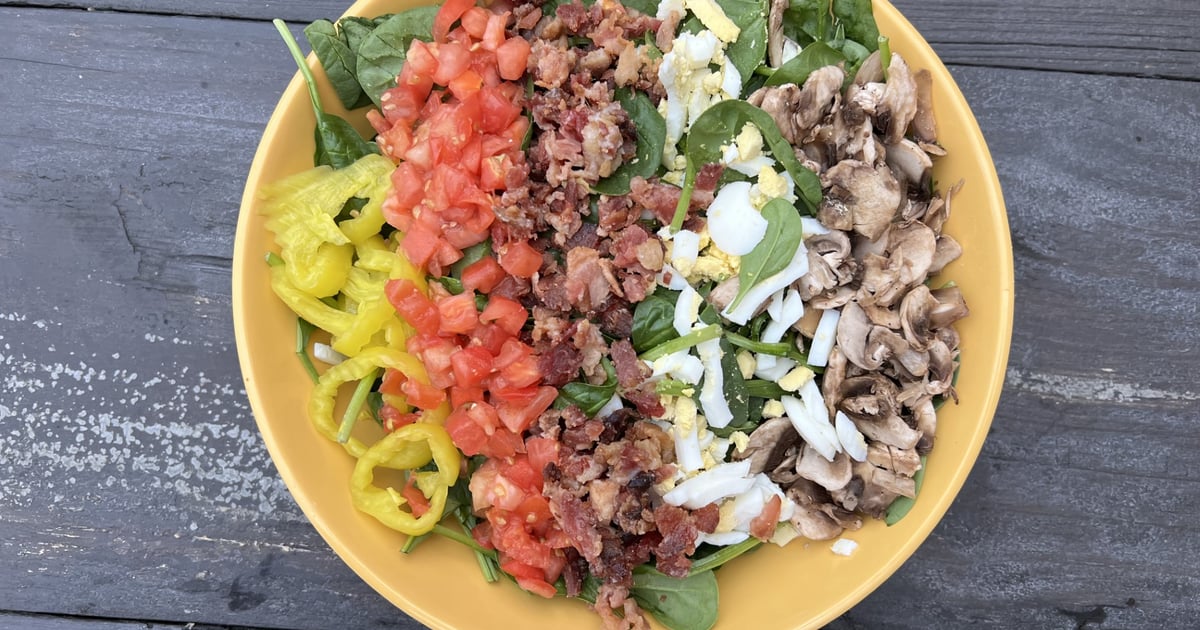 Spinach Salad - Winking Lizard Tavern