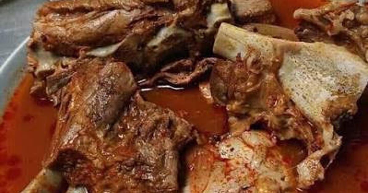 birria de chivo (goat) - La Reyna Market