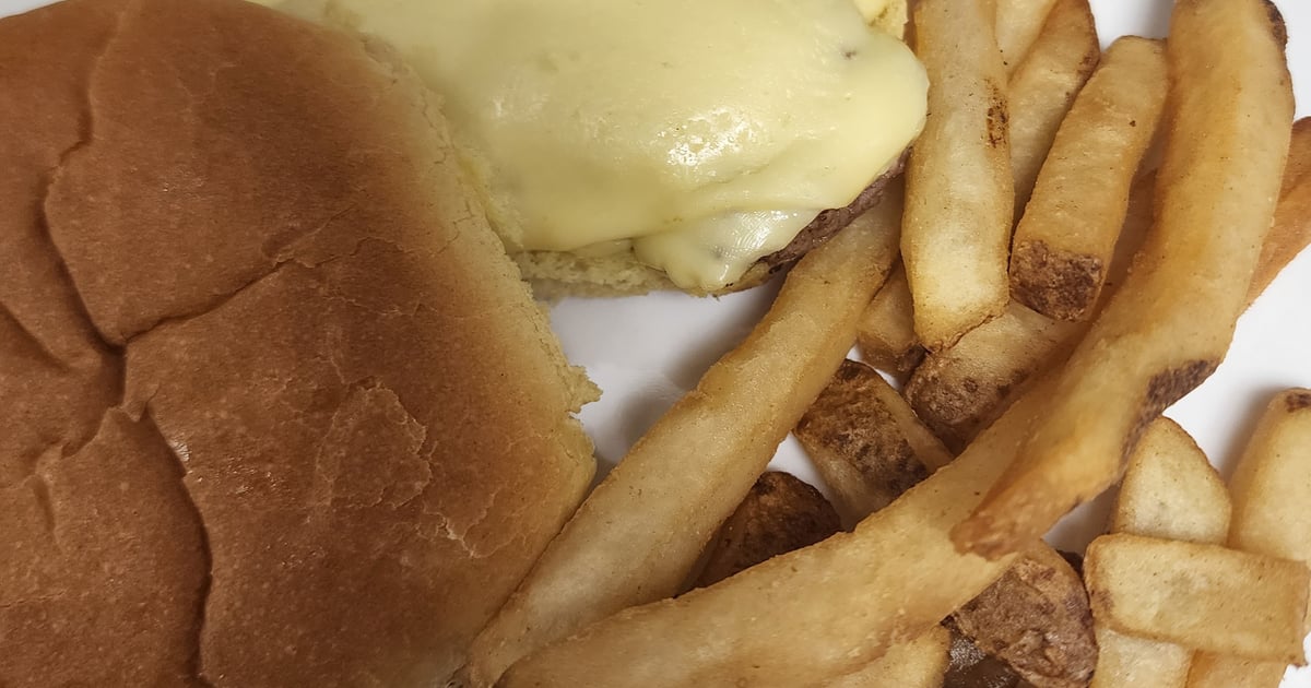 Kids Burger - Meding's Seafood - Seafood Restaurant in Milford, DE