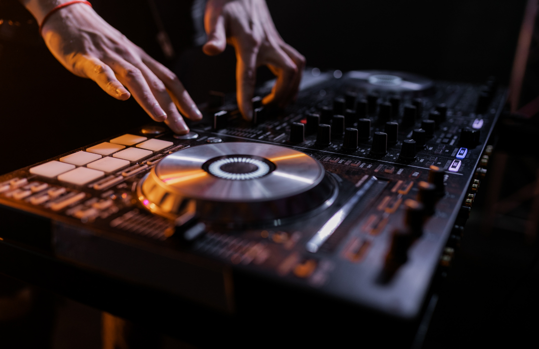 FRIDAY NIGHT DJ - Lounge 31 - Cocktail Lounge & Sushi Restaurant in ...