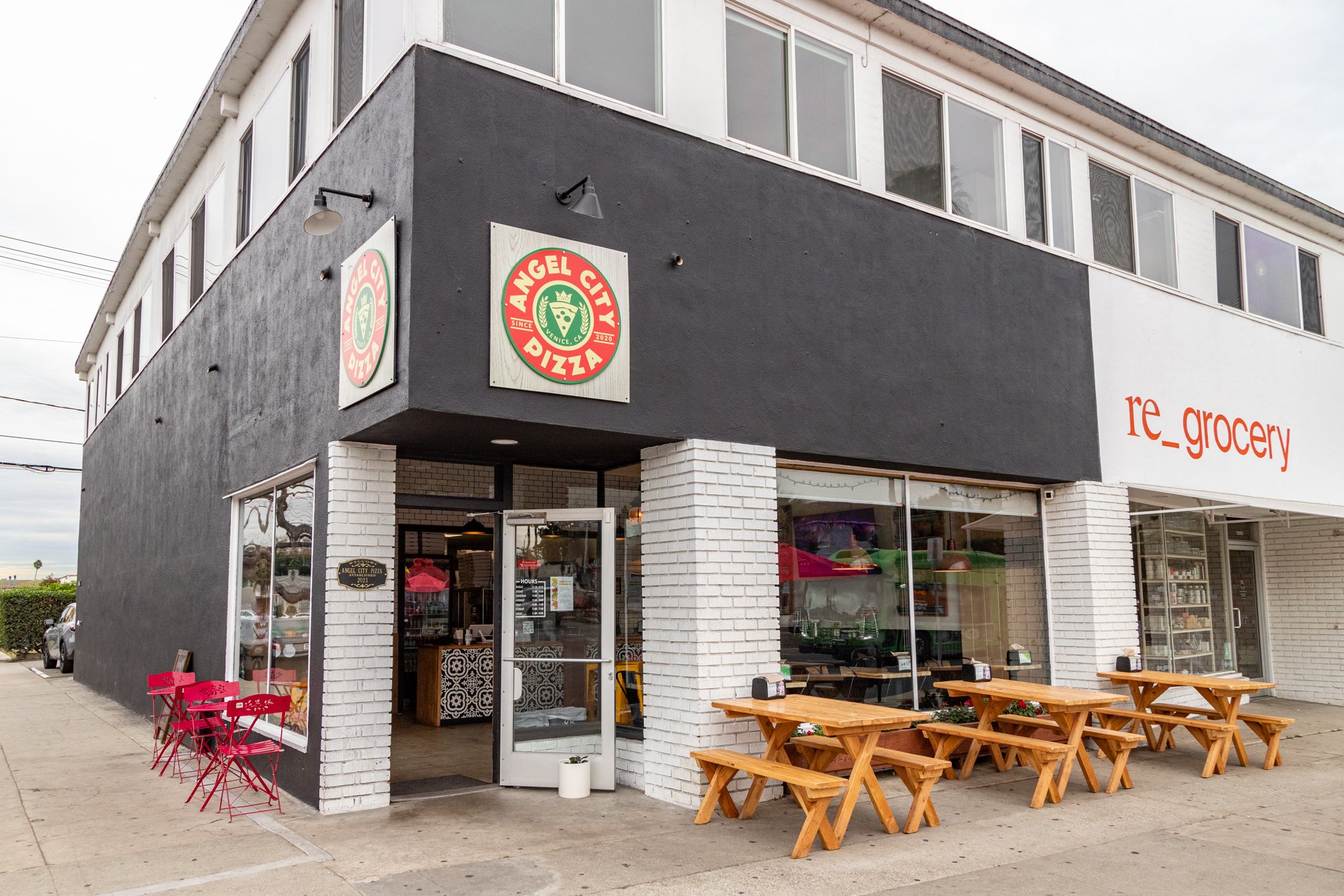 Angel pizza store