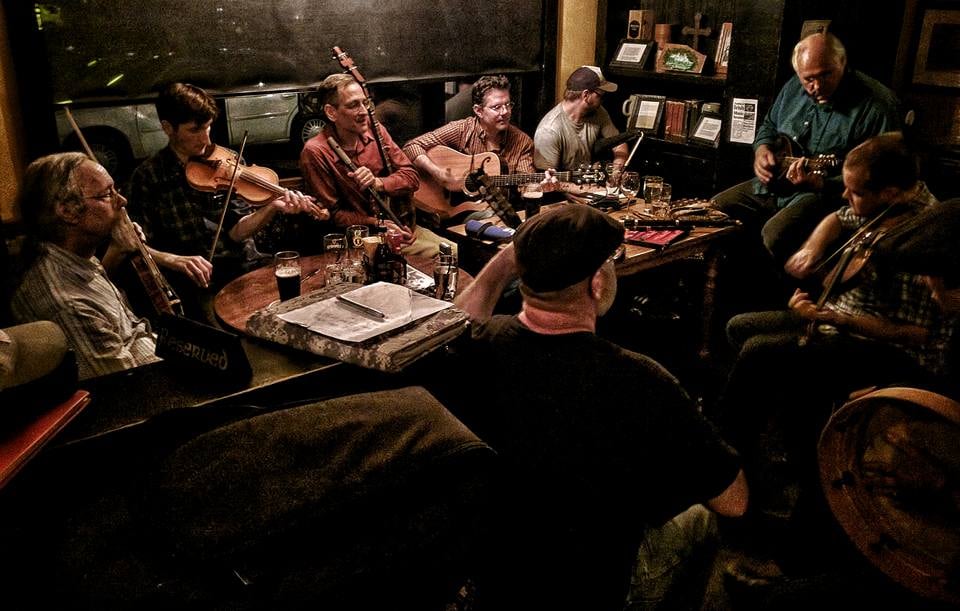 Traditional Irish Seisiun - Nine Irish Brothers Traditional Irish Pub