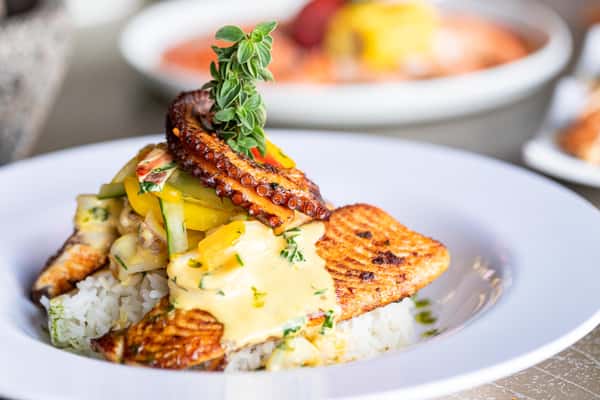 El Pacifico Seafood Restaurant & Sushi Bar