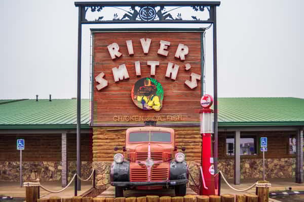 About - River Smith's Chicken & Catfish - Seafood Restaurant in TX