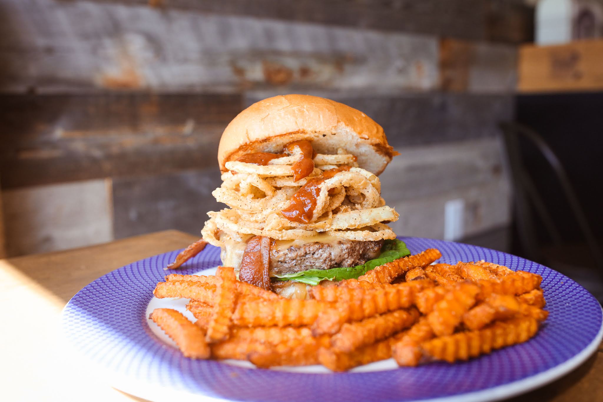 Mondo Burger Back Up